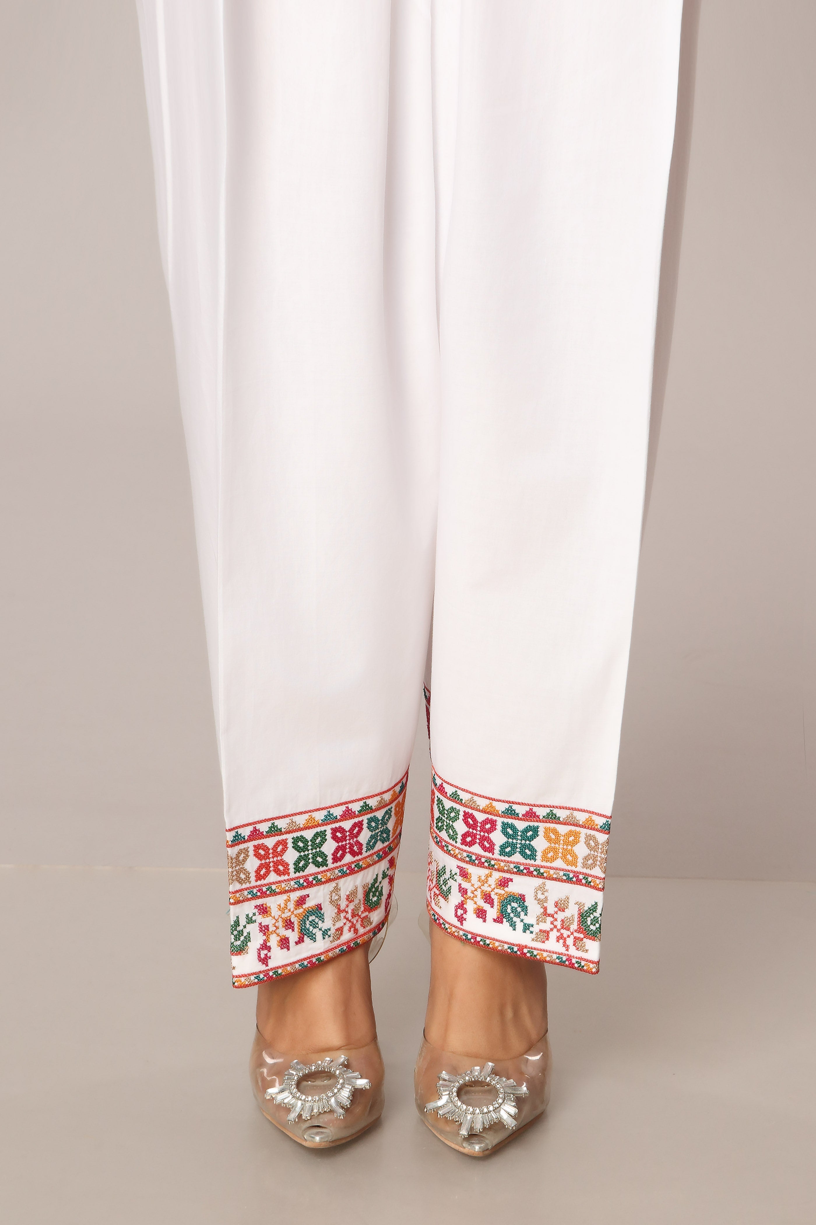 CROSS STITCH Q (BB8796) - Discover Quality & Style: Cotton